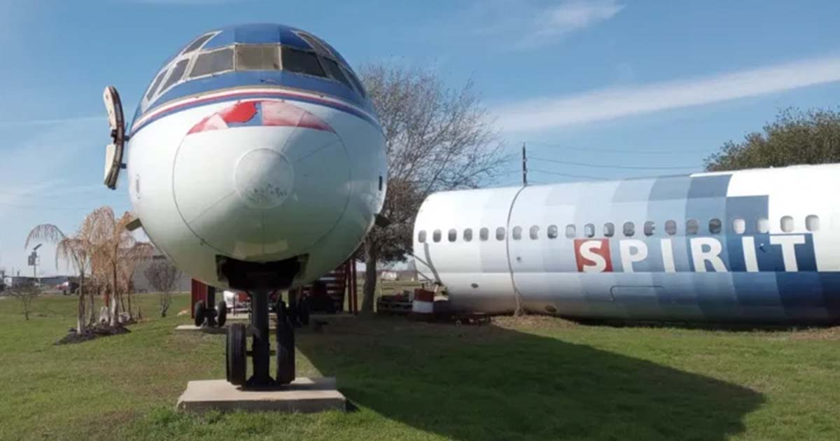 Pilot Builds Dream Home Out of Two Passenger Planes, Costing Only $200 ...