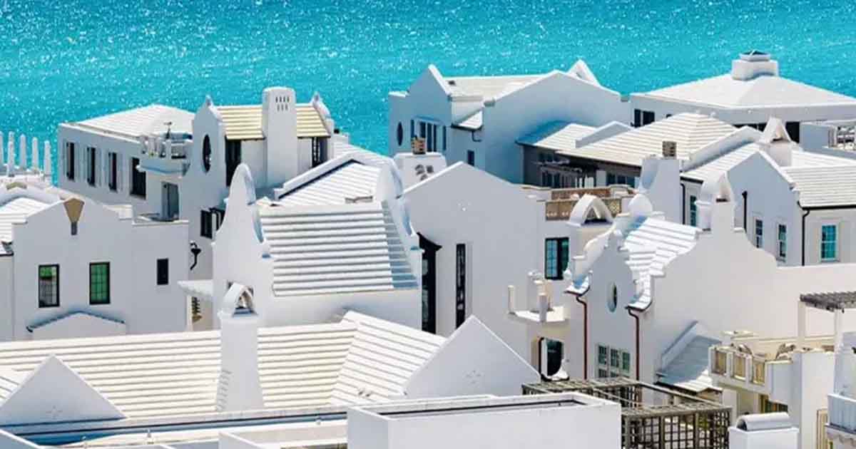 Stunning Seaside Town in Florida Is LIke Santorini, Just Without The Crowds