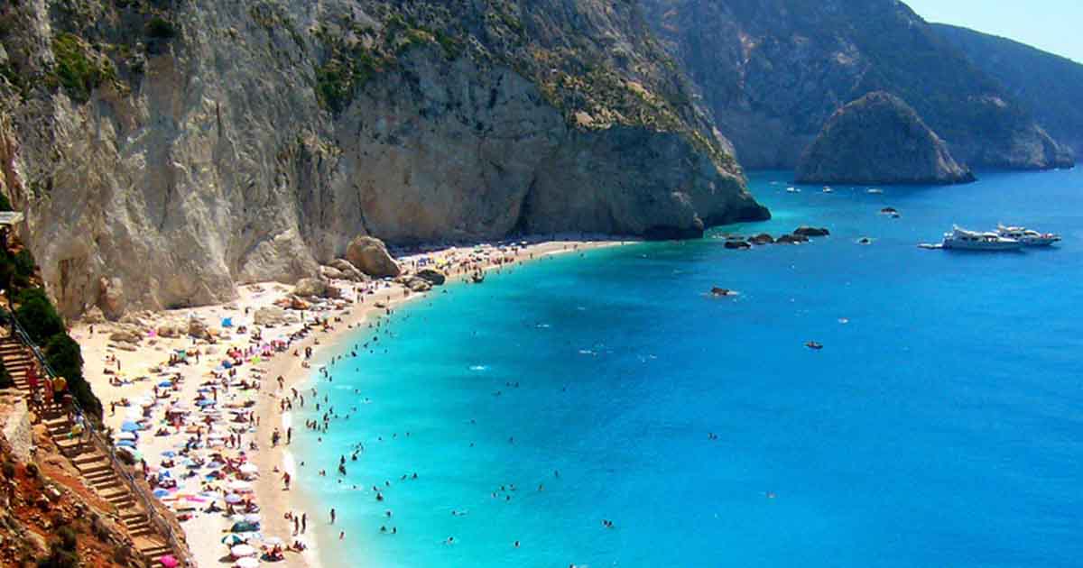 The 10 Clearest Water Beaches in the World : The Amazing Times