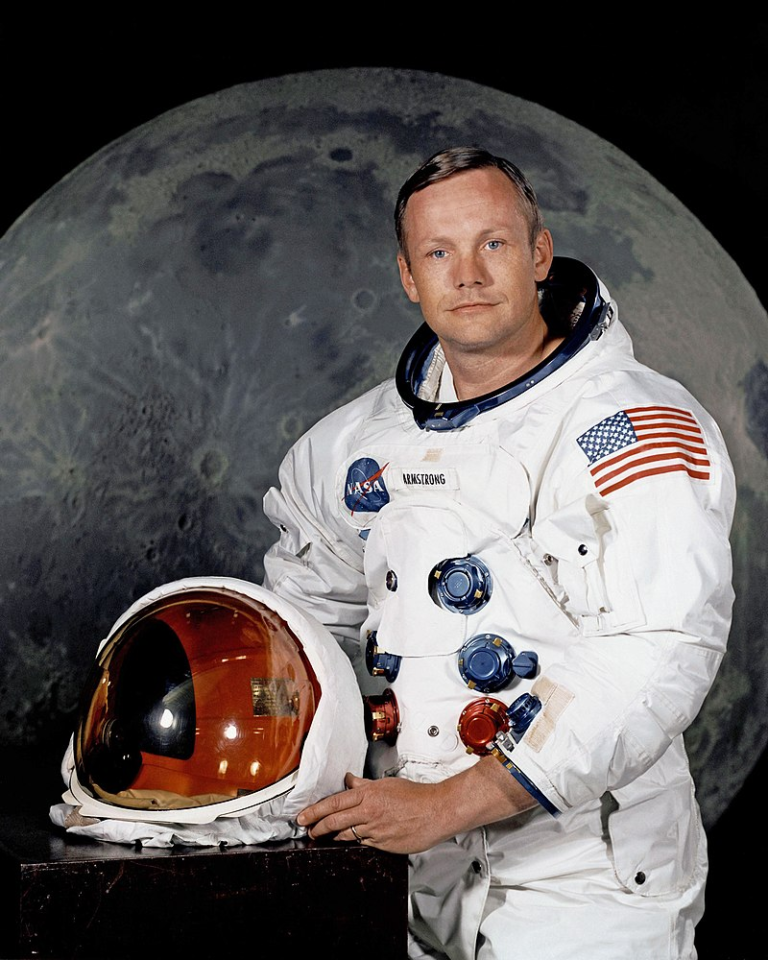 10 Surprising Facts About the First Man on the Moon : The Amazing Times